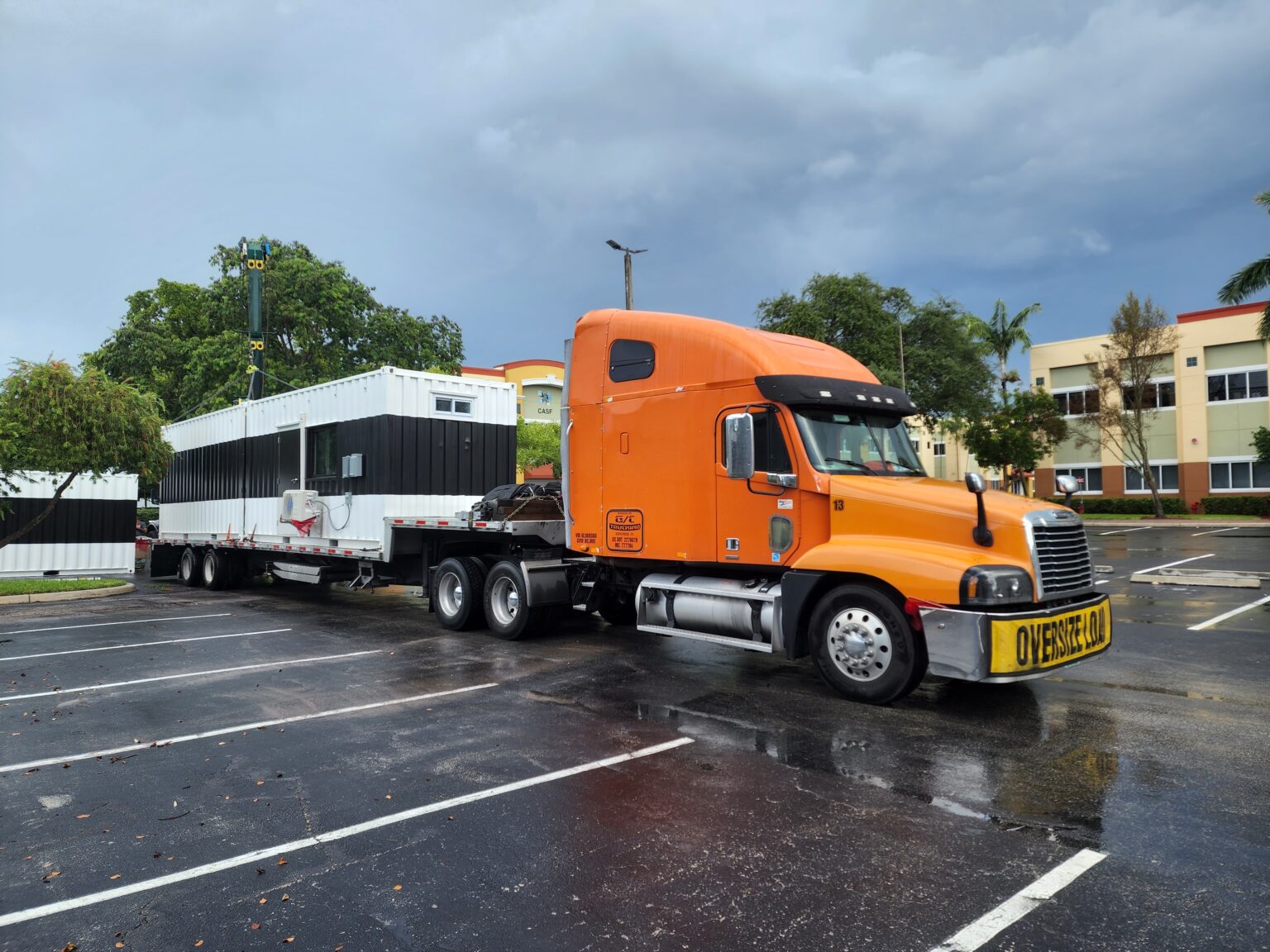 Kentucky Shipping and Storage Container Move | Flatbed Transport